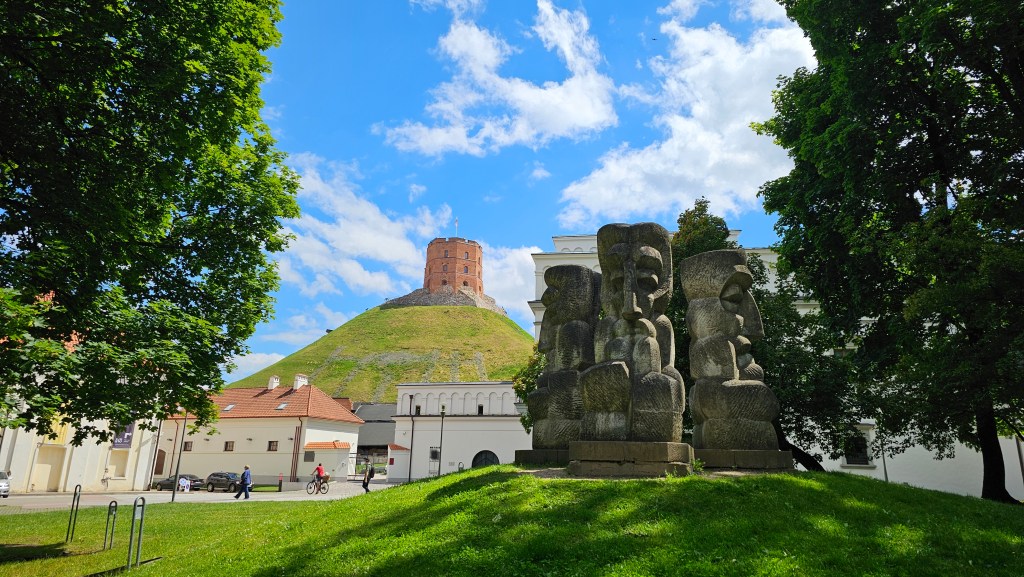 Cathedral Square and Gedimino kalnas in Vilnius | Tales from the Hutt